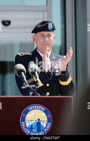 Maj. Gen. Gary J. Volesky, commander, 101st Airborne Division (Air ...