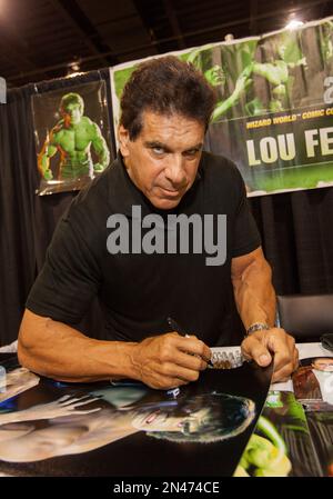 Actor Lou Ferrigno signs autographs during the Wizard World Chicago ...