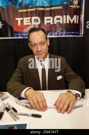 Actor Ted Raimi signs autographs during the Wizard World Chicago Comic ...