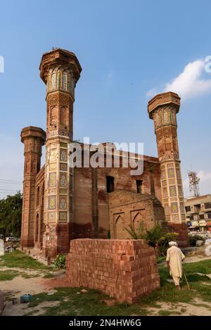 Chauburji is a Mughal era monument in the city of Lahore, capital of ...