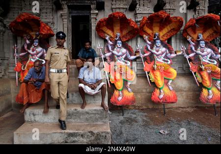 Thrissur Pooram festival of Kerala with famous ‘Kudamattam’ (Exchange ...