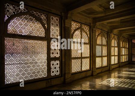 Filigree stone windows, Mausoleum of Sheikh Salim Chishti, Jami Masjid ...