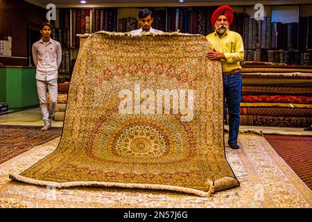Carpet weaving, handicrafts in Rajasthan, Jaipur, Rajasthan, India ...