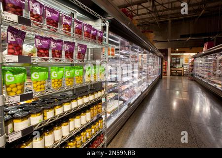 Woolworths groceries at the Woolies foodmarket, Table Bay Mall Stock ...