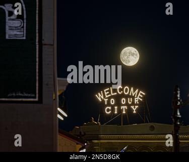 Full moon rising over Philadelphia skyline from the top of the Four ...