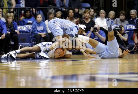 North Carolina's Hillary Summers, top, and Xylina McDaniel (34 ...