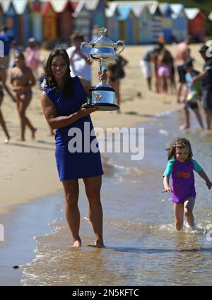 China's Li Na poses for photos at Brighton Beach with her Australian ...
