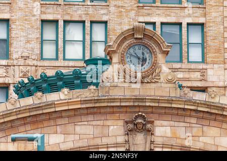 Pittsburgh Downtown: The Pennsylvanian’s Beaux Arts terra-cotta details ...