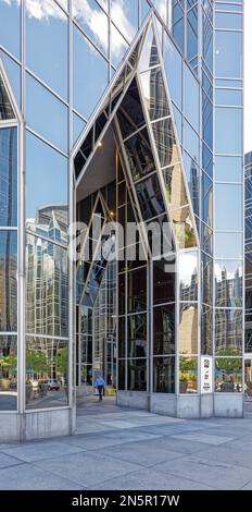 Pittsburgh Downtown: PPG Industries, the glass giant, built a giant ...