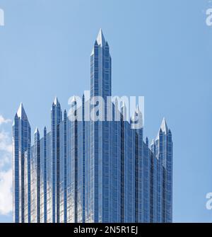 Pittsburgh Downtown: PPG Industries, the glass giant, built a giant ...