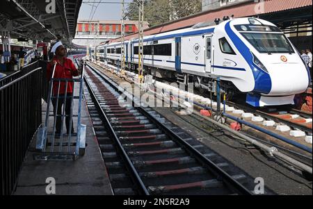A porter stands on the opposite platform of Vande Bharat Express ...