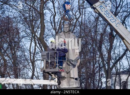 Workers are dismantling a Soviet-era monument to the Red Army general ...