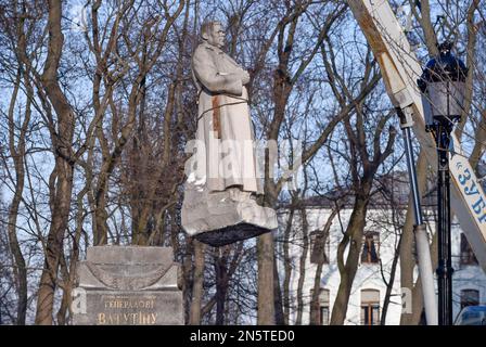 Workers are dismantling a Soviet-era monument to the Red Army general ...