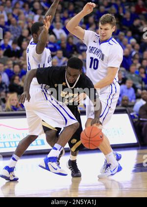 Creighton's Grant Gibbs (10) tries to get past Villanova's Ryan ...