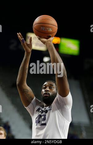 Kansas State's Thomas Gipson shoots during the second half of an NCAA ...