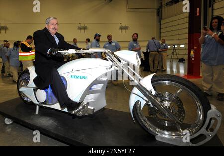 Fort Madison Iowa Wind turbine blades at the Siemens Energy Fort ...