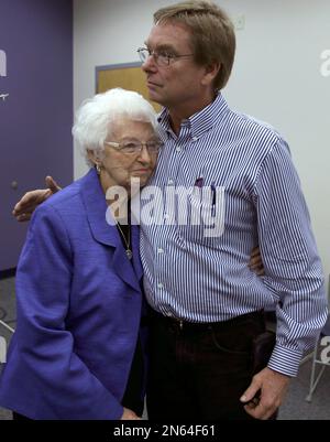 Jacqueline Kennedy, widow of the slain president, visits her husband's ...