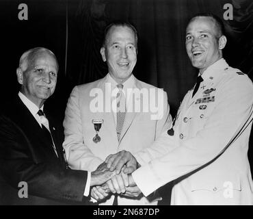 Capt Roger Donlon Stock Photo - Alamy