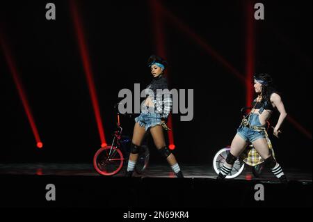 Jasmine Harper and Amy Yakima performing at The Cobb Energy Centre on ...