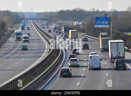 Rangsdorf, Germany. 09th Feb, 2023. There is a lot of traffic on the ...