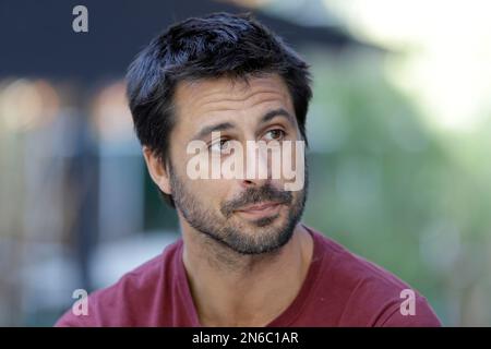 Spanish Actor Hugo Silva, who appears in the film El Cuerpo (The Body ...