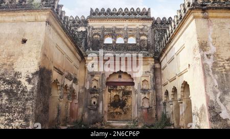 Fallen Walls of Baldevgarh Fort Palace, Tikamgarh, Madhya Pradesh ...