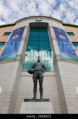 Soccer - Chelsea FC - Peter Osgood Stock Photo - Alamy
