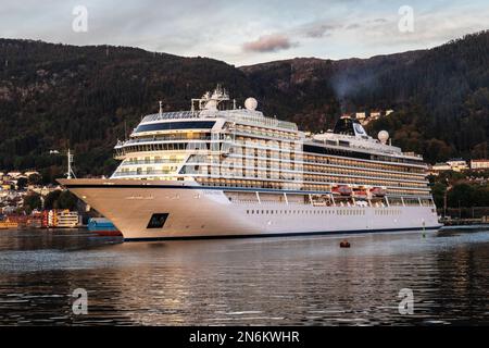 Cruise ship Viking Mars departing from port of Bergen, Norway. AHTS ...