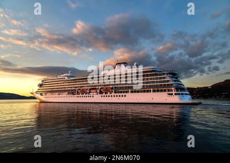 Cruise ship Viking Mars departing from port of Bergen, Norway. AHTS ...