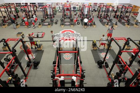 Ohio State football players train in the strength and conditioning room ...