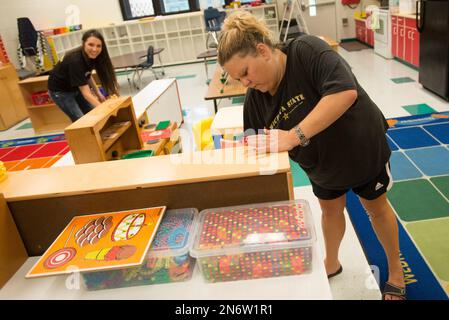 Fifth grade teacher Melissa Stockwell, left, and Katherine Mapp with ...