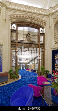 Pittsburgh Downtown: Landmark Union Trust Building’s lobby invites ...