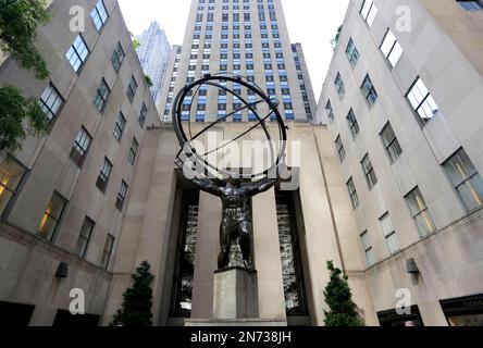 The cast bronze statue "Atlas" by Lew Lawrie and Rene Paul Chambellan ...