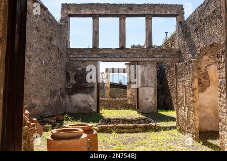 Entrance two an old two-storeyed ancient Roman villa in Pompeii ...