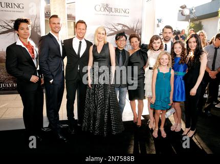 THE CONJURING 2, from left: Vera Farmiga, Patrick Wilson, Simon ...