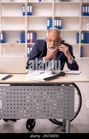 Old businessman employee after accident at workplace Stock Photo - Alamy