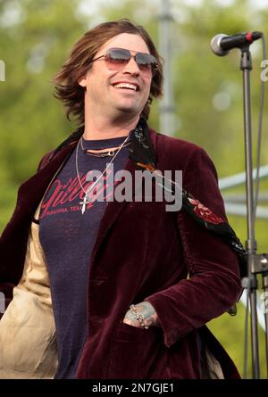 Austin Winkler of the rock band Hinder performs at Rockford Park on ...