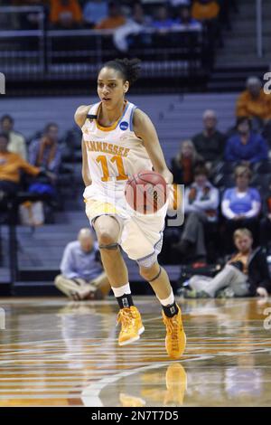 Tennessee forward Cierra Burdick (11) works against Boise State guard ...