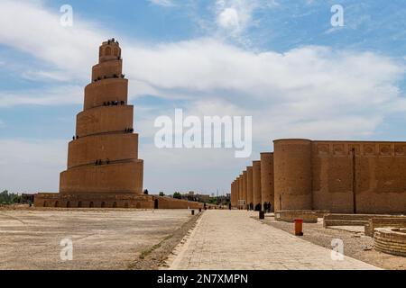 Spiral minaret of the Great Mosque of Samarra, Unesco site, Samarra ...