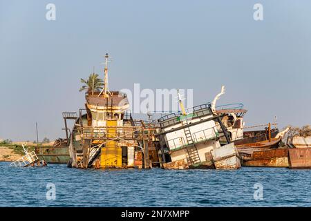 Rusty from the gulf war broken ships, Arvand Rood, Schatt Al-Arab ...