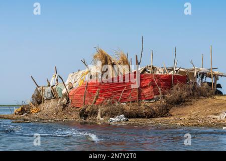 Iraq A Marsh Arab Reed House Stock Photo - Alamy