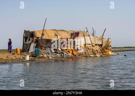 Iraq A Marsh Arab Reed House Stock Photo - Alamy