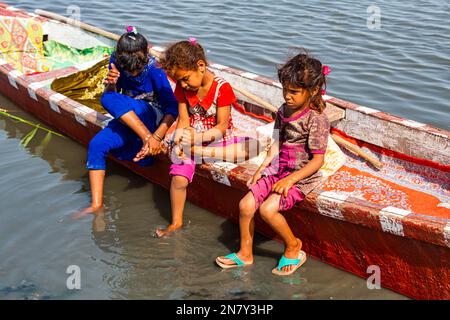 Marsh arab children, Mesopotamian Marshes, Ahwar of southern Iraq ...