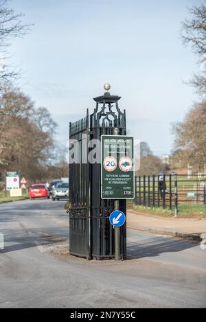 The Kingston Gate entrance to Richmond Park on a winter's day Stock ...