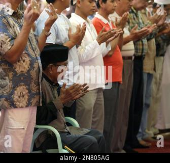 MANILA, Philippines - Sultan of Sulu Jamalul Kiram III speaks during an ...