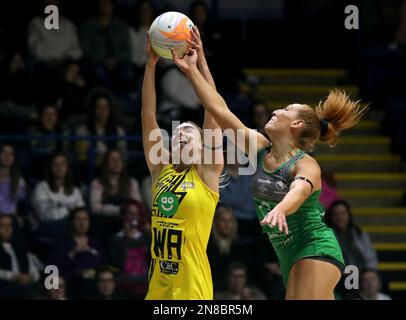 Manchester Thunder’s Natalie Metcalf (left) and Celtic Dragons ...