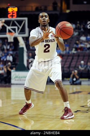 Arizona State's Chris Colvin (2) passes the ball between Creighton's ...