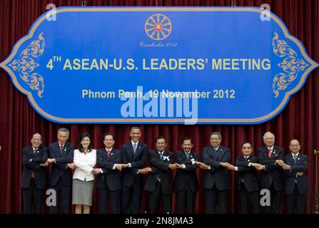 Thailand's Prime Minister Yingluck Shinawatra, left, shakes hands with ...
