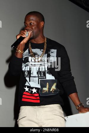 Actor and comedian Kevin Hart speaks to guests at BET Real Husbands of ...