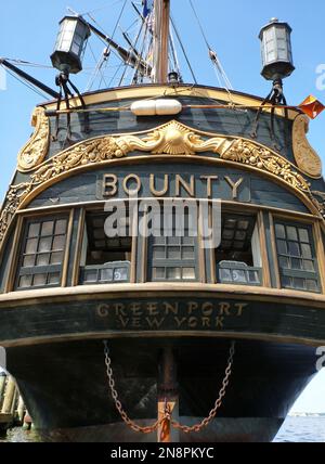 The HMS Bounty replica ship moored on the Campbell's Cove jetty on ...